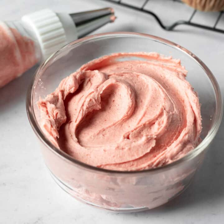 Vegan Strawberry Frosting - My Quiet Kitchen